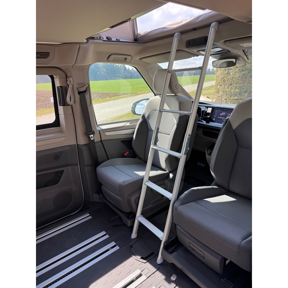 Maxxcamp Aufstiegsleiter für VW T7 New California | Volkswagenshop.be ...